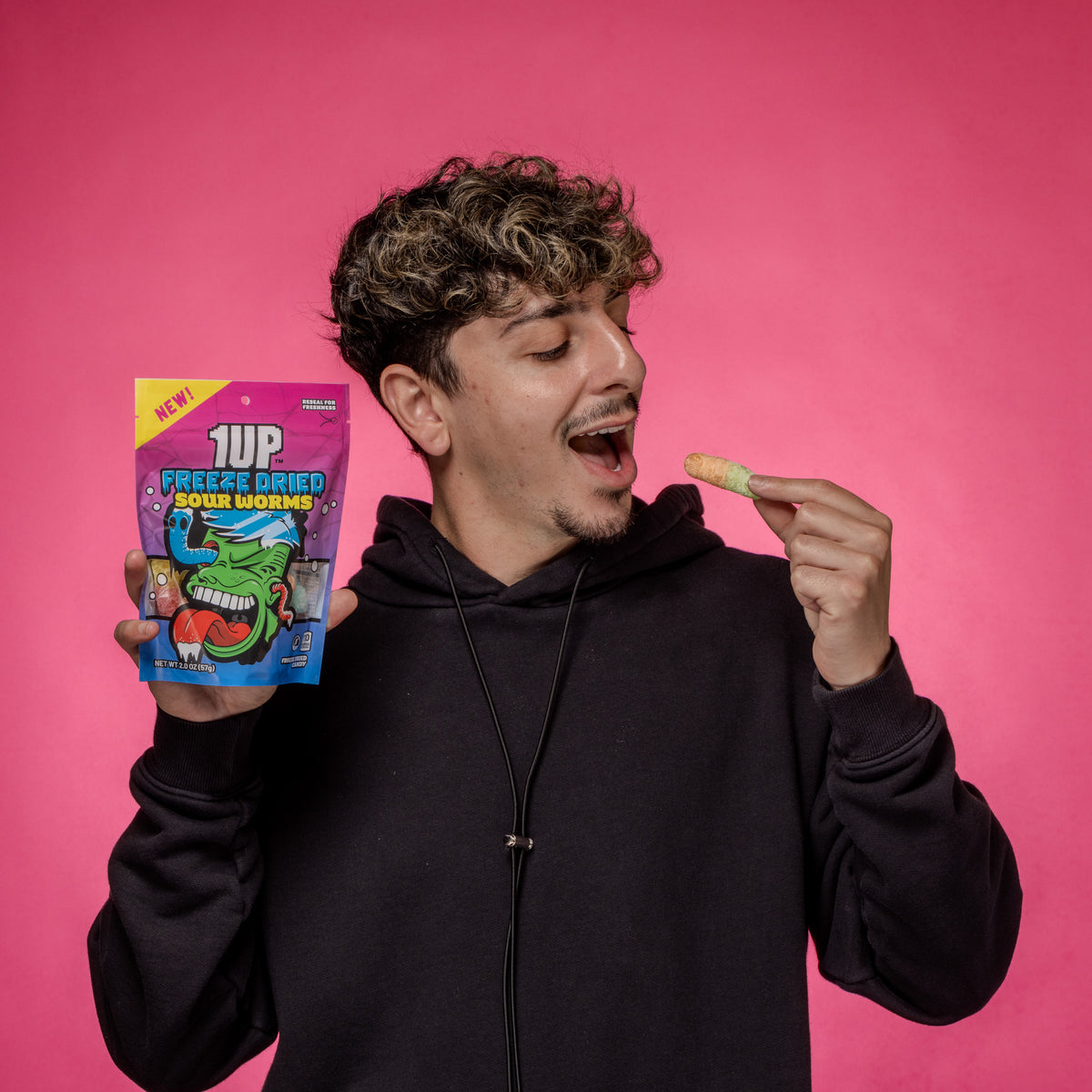 Freeze Dried Sour Worms – 1UP Candy